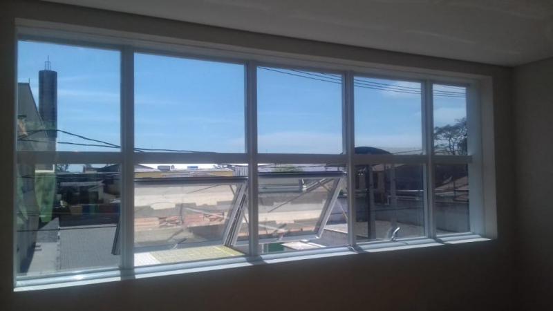 Pele de vidro incolor